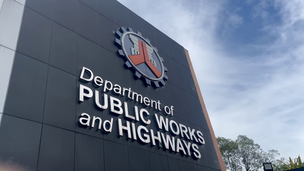 Apat na regional directors at ilang opisyal ng DPWH, tinanggal sa ...
