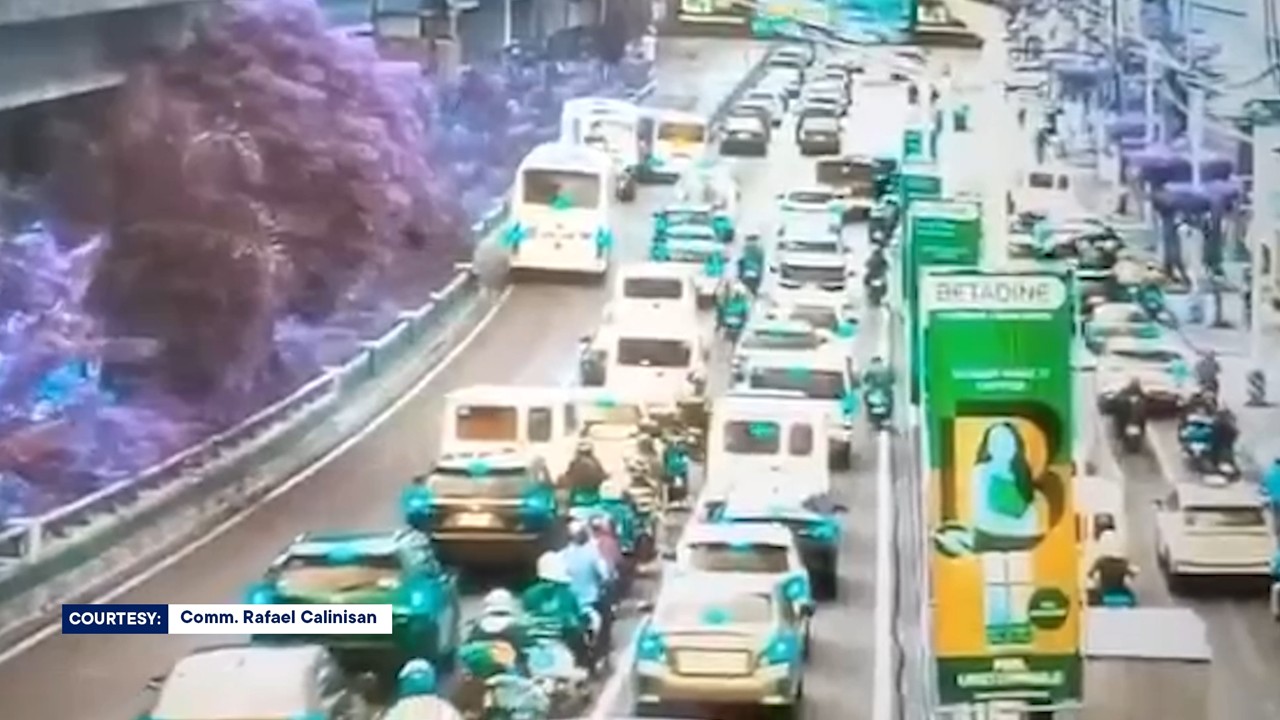 Mga sangkot sa banggaan ng pampublikong bus at PNP coaster sa may EDSA ...