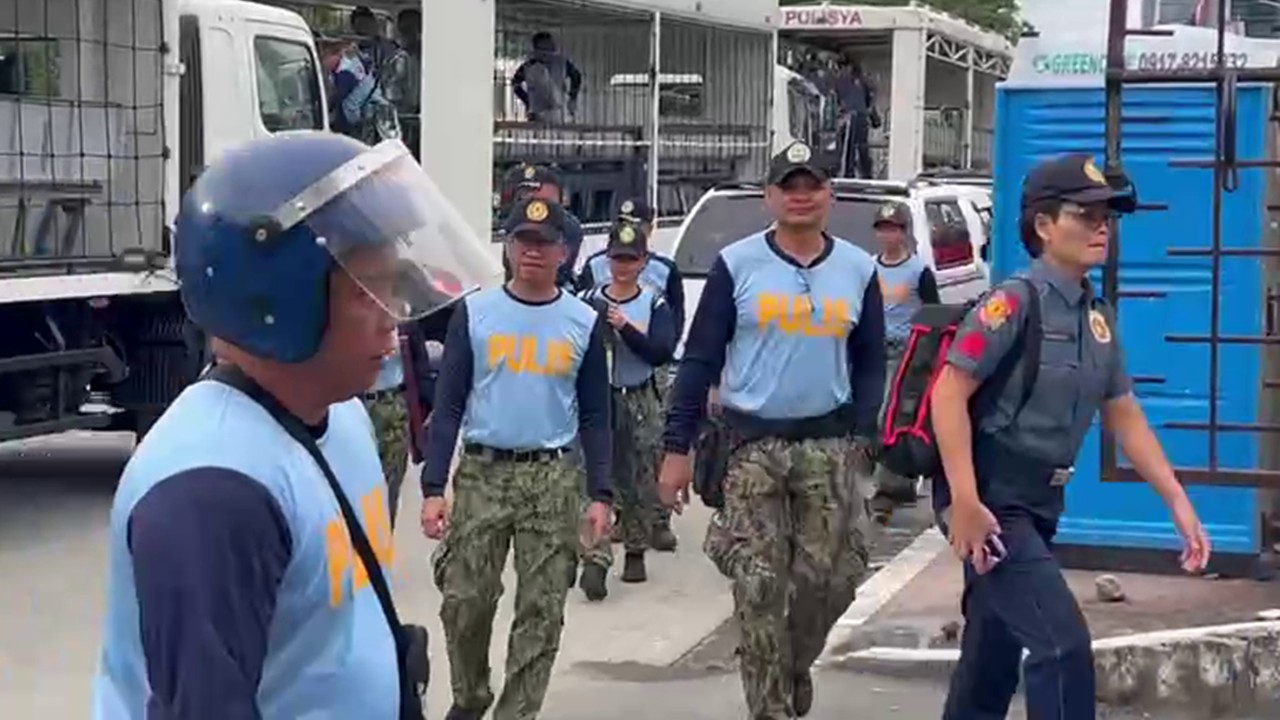 PNP, naglagay ng karagdagang pwersa sa labas ng Senado kasunod ng ...